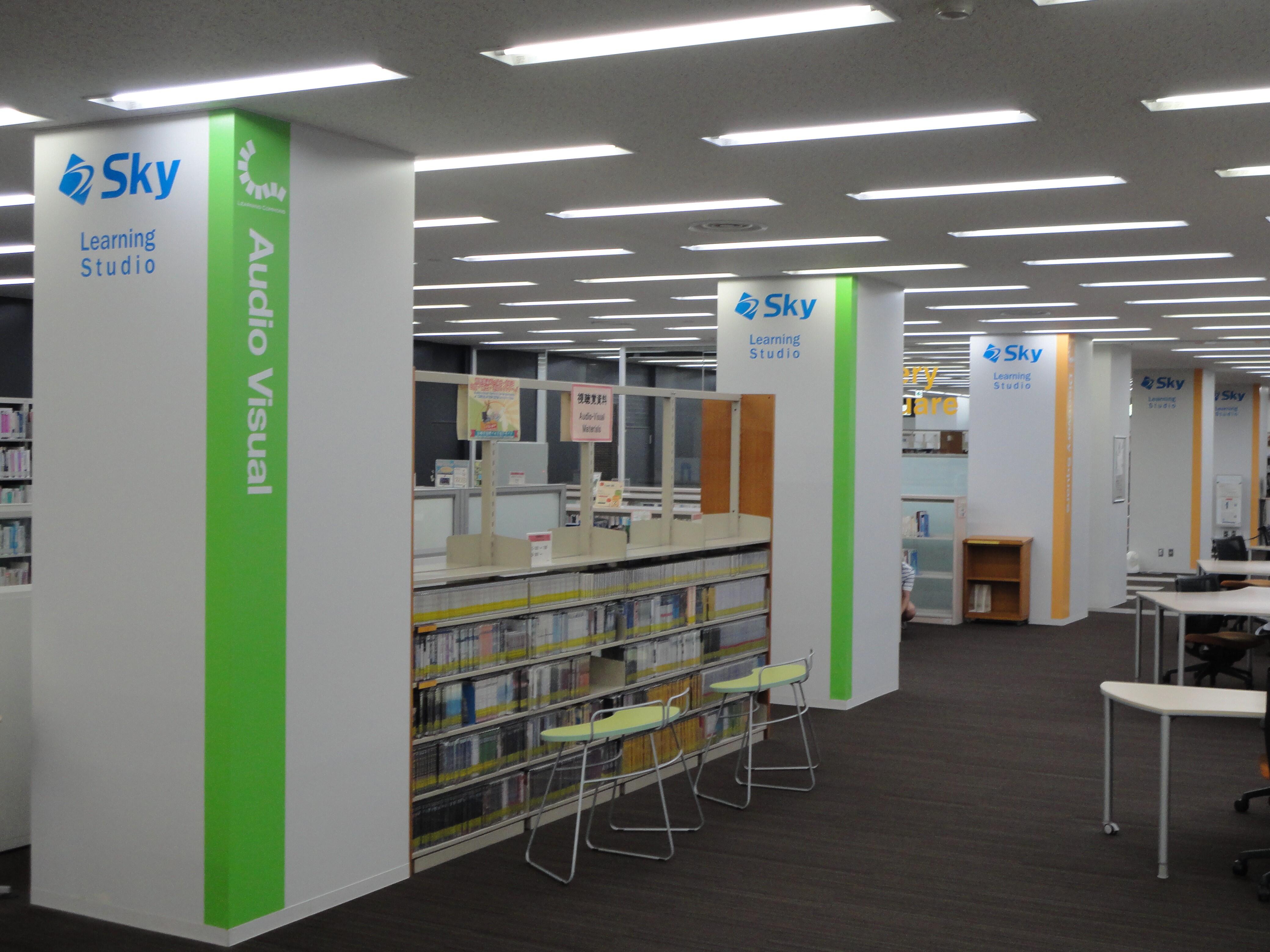 名古屋大学附属図書館2階 多目的ラーニングエリアの新愛称を「Sky Learning Studio」と決定し、開設記念式典を開催 | 名古屋大学